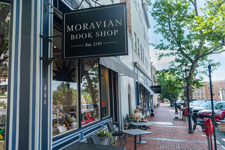6ABC | How the ‘Oldest bookstore in America’ has kept its doors open ...